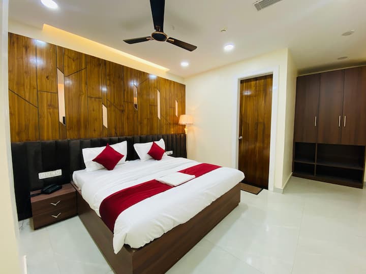 Radiant Pearl- Cozy Hotel Rooms - Etawah