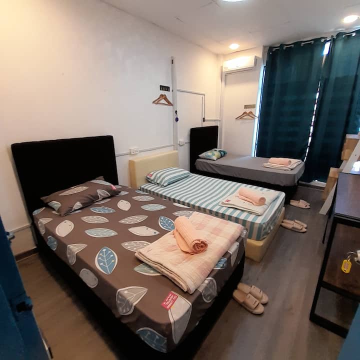 Brunei: Kiulap - Room 2 (3 Super Single) (3 Paq) - Brunei