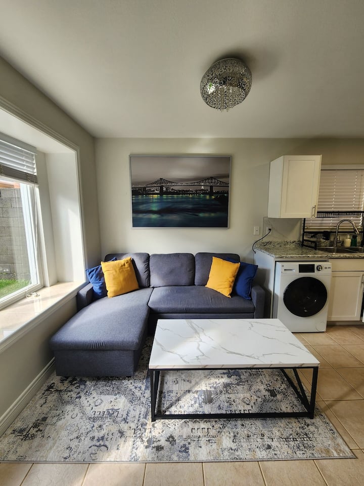 Central 2br Suite - Steps To Skytrain - North Vancouver