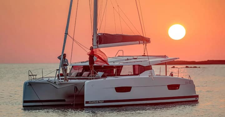 New To Airbnb! Elegant 40' Yacht In 5 Star Resort - Stock Island, FL