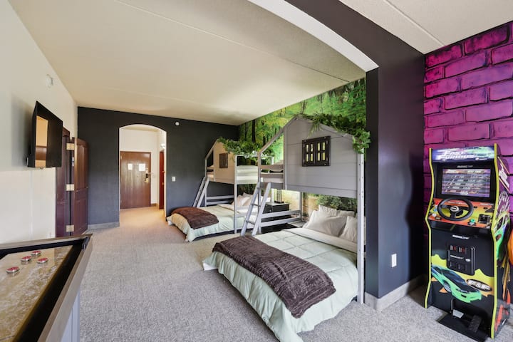 Shuffleboard/arcade Games/treehouse Bunk In Chula! - Wisconsin Dells, WI