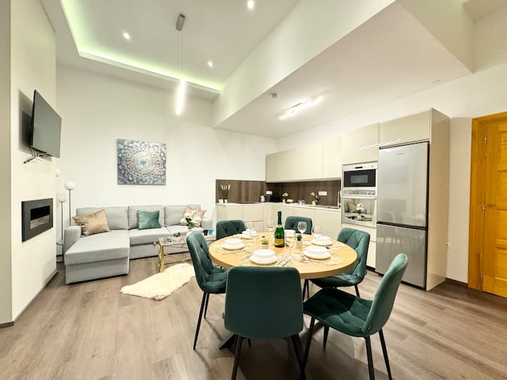 The Prism Lofts Ac+netflix@liberty Bridge In 2mins - Budapeszt