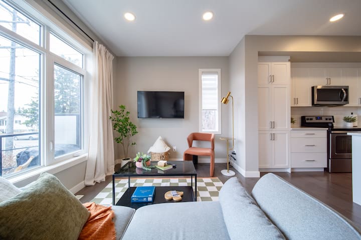 Garage | Near Wem | Disney+ | 2 Br W/ Ensuites - 