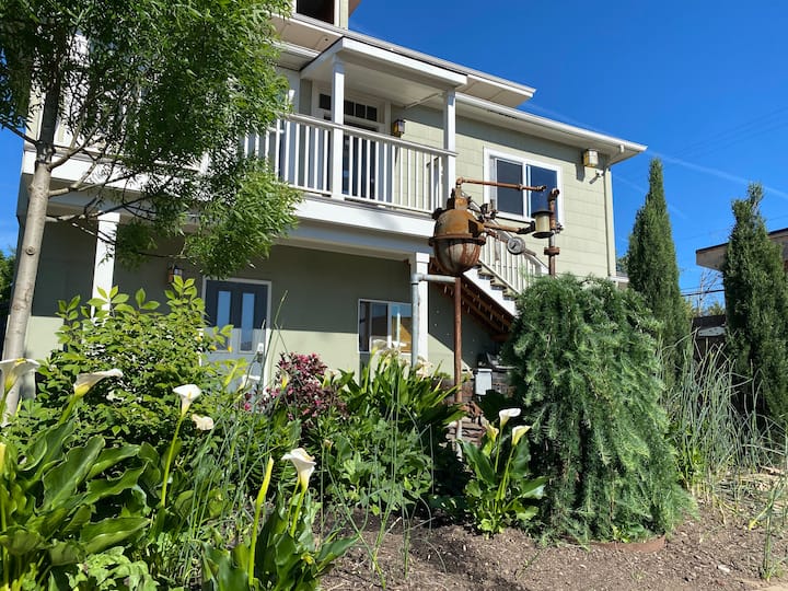 Cozy 1-bedroom In Rose City! - Portland, OR