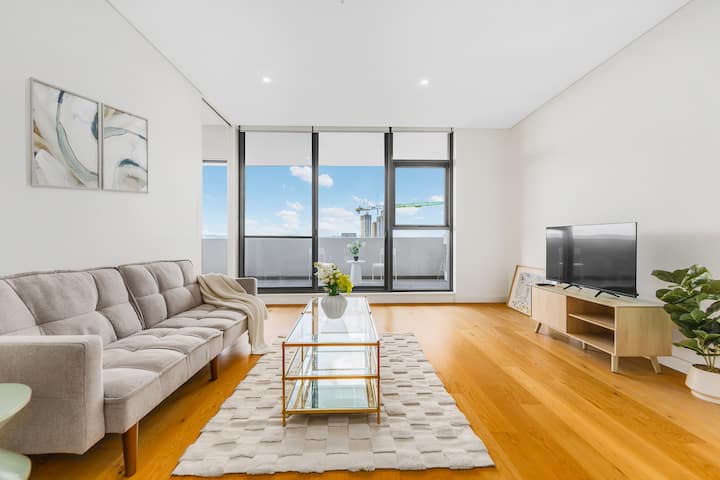 Cozy 1 Bedroom Apartment In The Heart Of Macquarie - Ryde