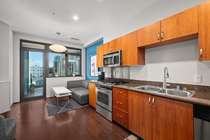 Tranquil Downtown 1br W/2parking - San Diego, CA