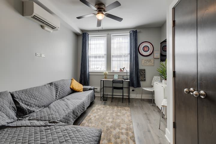 Wrigley Wonderland - Sleeps 1-4 - Chicago, IL