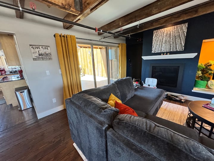 Stay At Oldest Timnath Feed And Grain Building - Windsor Lake, Windsor