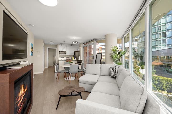 High-end City Stay ~ Balcony ~ Amenities & Parking - Vancouver