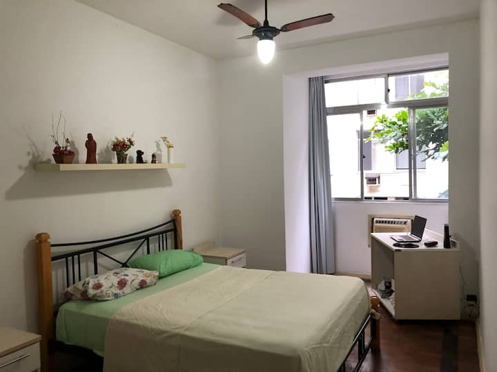 Ampla Suíte Em Copacabana - Rio de Janeiro