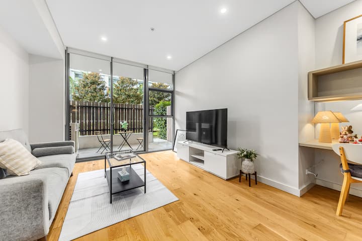 Walk To Shop & Train-gym & Pool Within Complex - Sydney