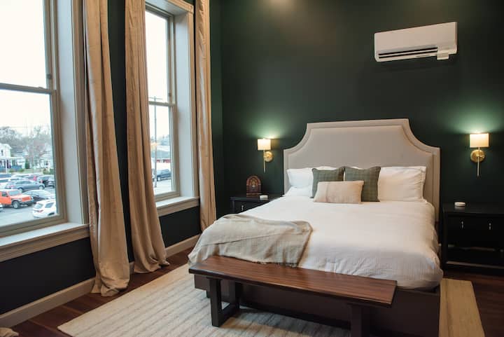 The Deford Hotel -Standard Studio - Ottawa, OH