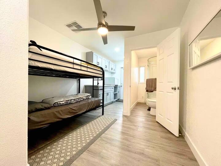 Affordable Room Near Disneyland - Anaheim, CA