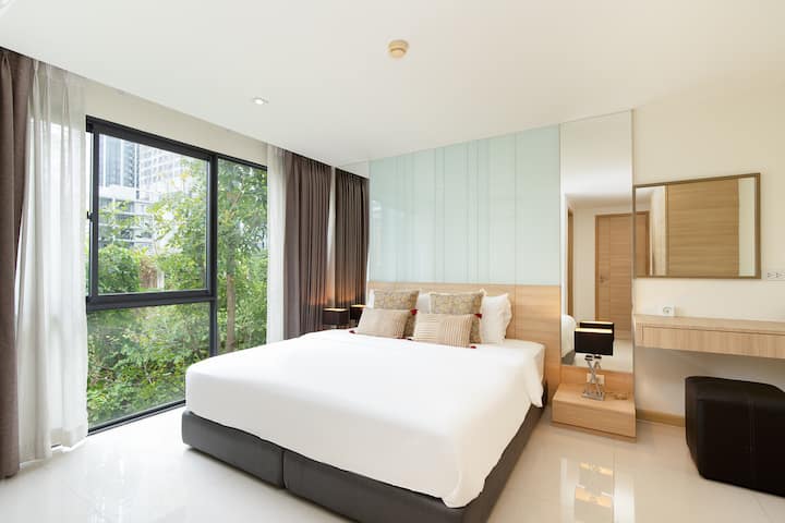 Clean Spacious Modern+bathtub+wifi+ Bts@sukhumvit - Bangkok