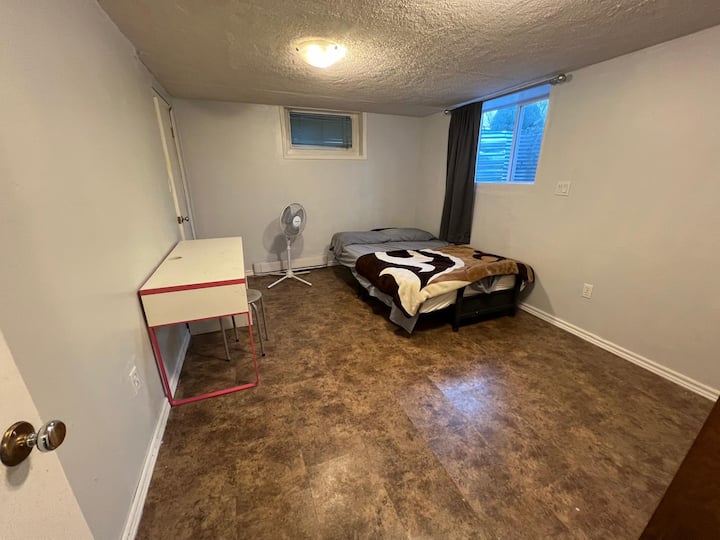 Cozy Room Near Trails - Fredericton