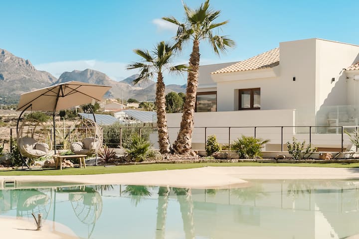 Hermosa Villa Con Piscina Tropical En Busot - Busot