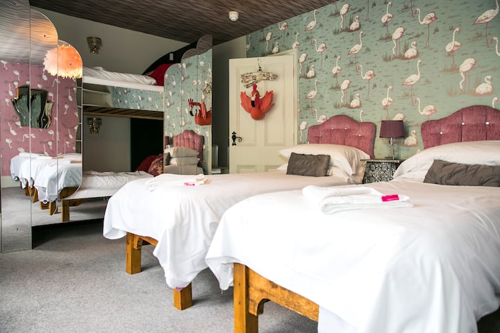 The Flamingo Dreams Room - Brighton Beach
