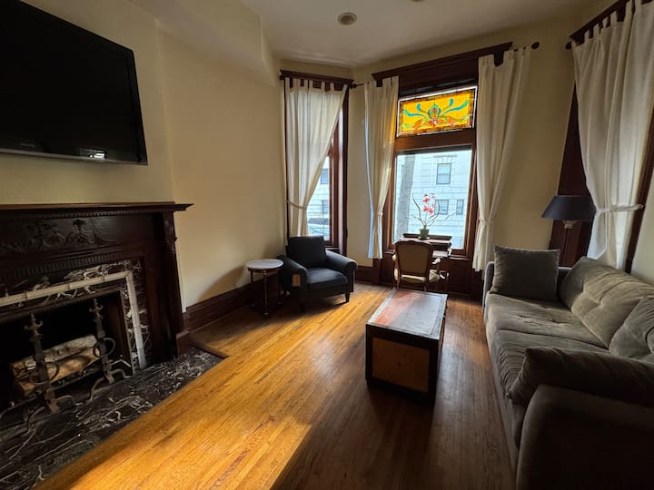 Chicago Gold Coast Condo By Beach - University of Illinois, Chicago
