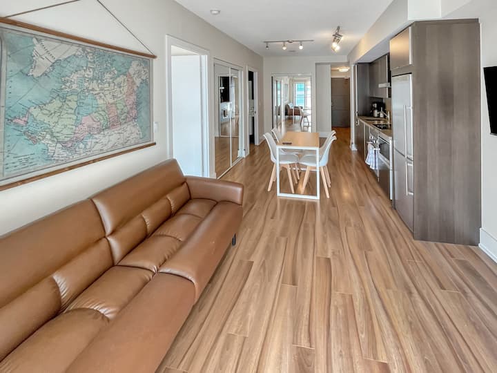 Stylish 1/1 With Downtown Views | Parking | Wifi - Toronto