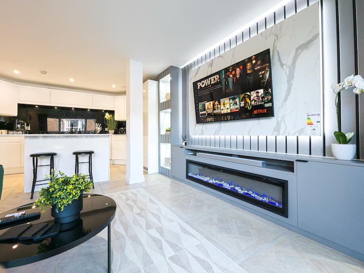 Modern 2br Apt W/ En Suites & Private Balcony - Portsmouth