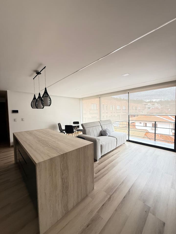 Confort Y Elegancia Inigualable En Suite Doble - Cuenca
