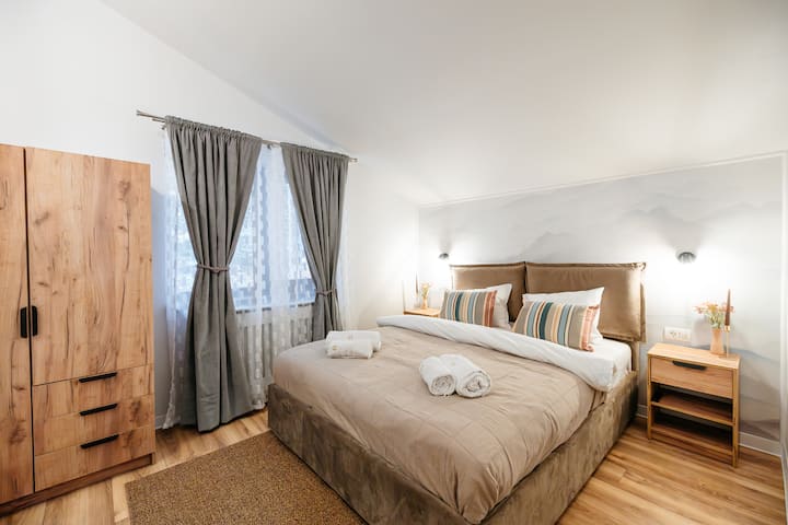 Forest Apartment With City & Mountain View - Sinaia