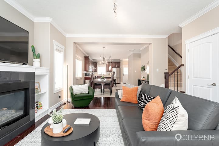 Mckernan | Sleeps 6 | A/c - Edmonton