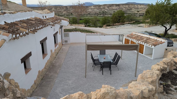 Modern House With Cave Bedrooms - Huéscar