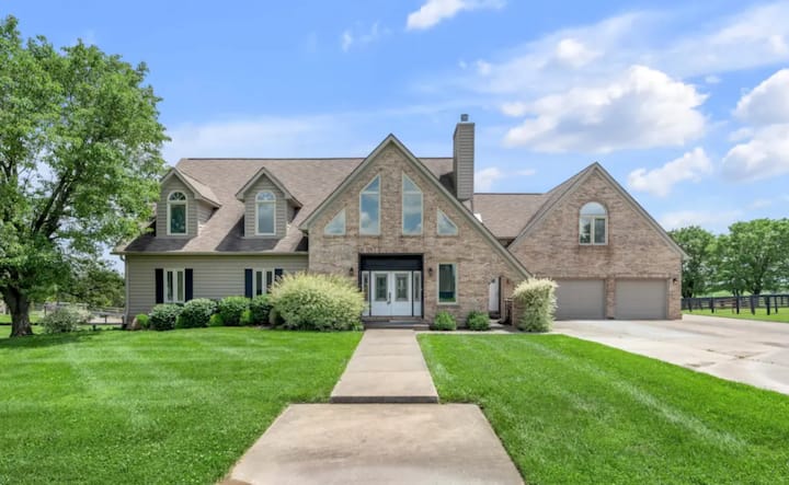 Beautiful Equestrian Farm House - Georgetown, KY