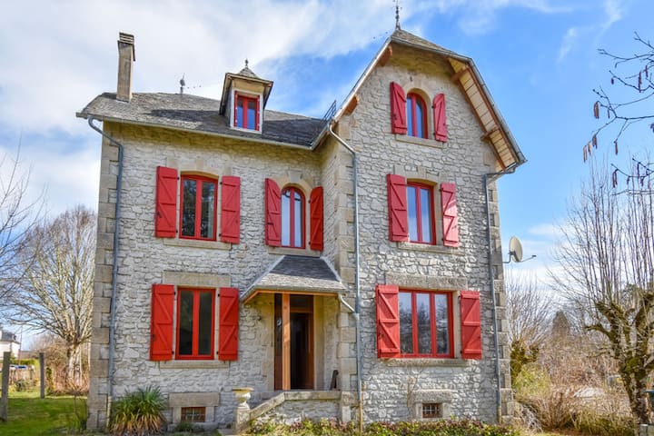 Maison De Famille En Hte Corrèze - Égletons