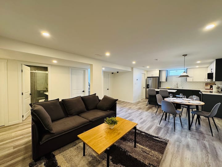 04. Enjoy In A Cozy, Clean And Modern Suit - Calgary