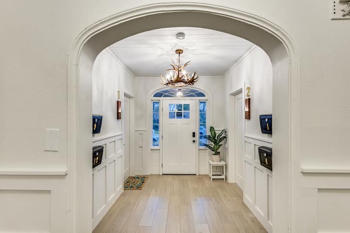 The Vanderbilt Mansion Apt 12 By Twu And Downtown - Denton, TX