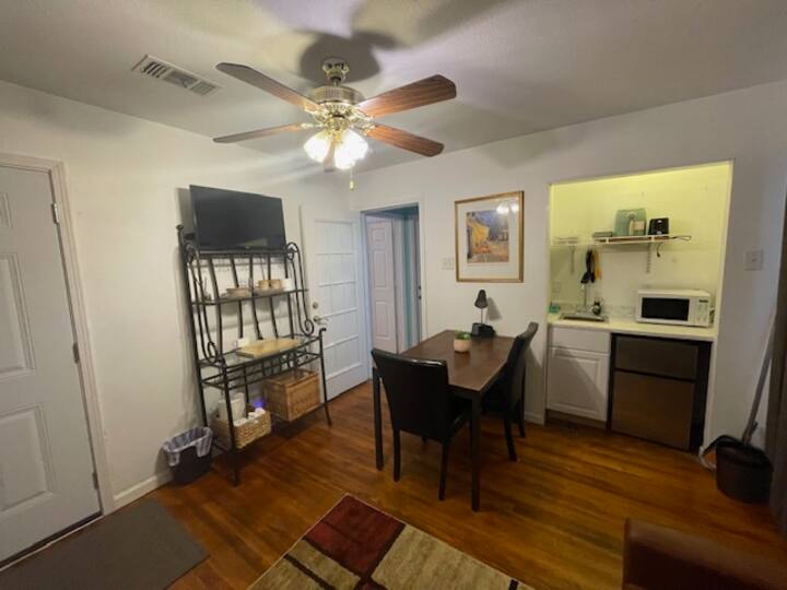 Cozy Apt. Near Downtown - Alamo - San Antonio, TX