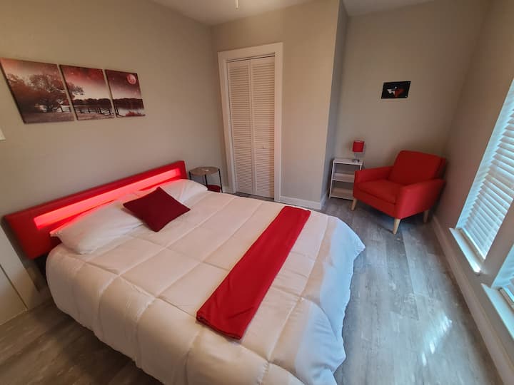 Red Room Austin Upper East Side - Austin, TX