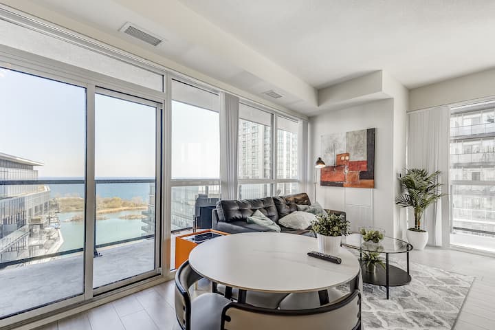 Toronto Condo With Lake Views - Toronto