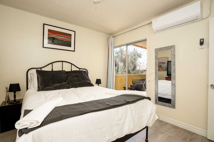 Peaceful 2br| Balcony +Free Parking | Near Stadium - Vernon, CA