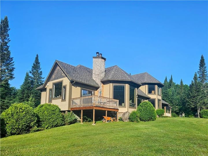 Escape Now: 4br Retreat W/ Private Lake Access - Sainte-Agathe-des-Monts