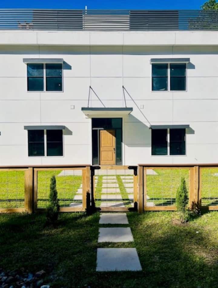 Modern Forrest Unit D - Conroe, TX
