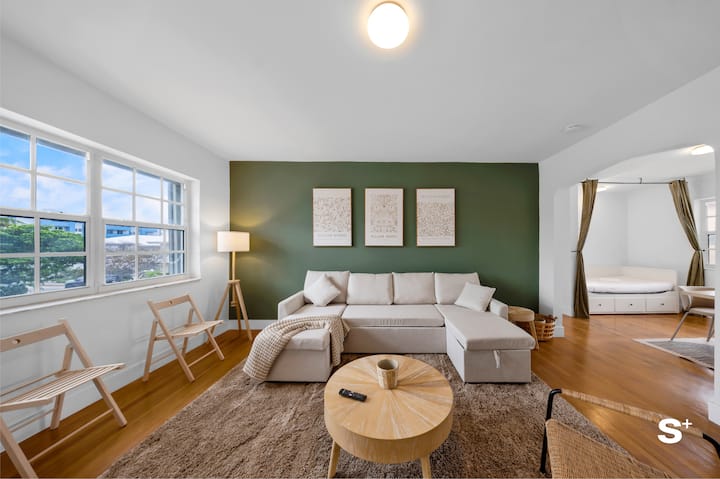 Beachside 1-bd Retreat | Free Parking - Miami Beach, FL