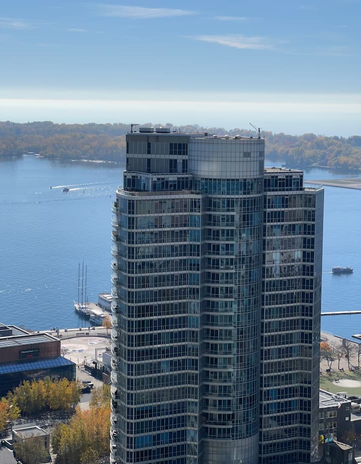 Stylish 2 Bed 2 Bath Cn Tower Views W/ Parking - Toronto