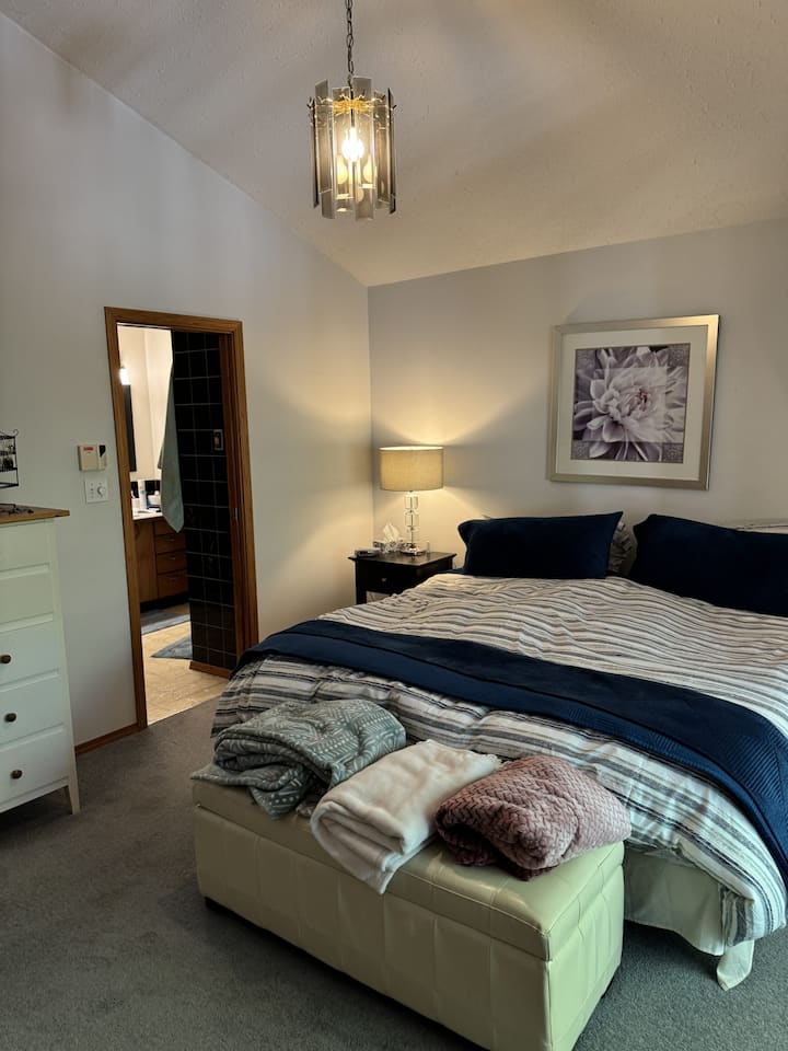 Bayview B & B Deluxe King Suite - Cowichan Bay