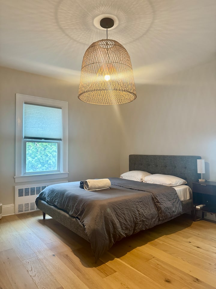 Cozy | Standing Desk | Washer Dryer | 2/5/q Trains - Brooklyn, NY