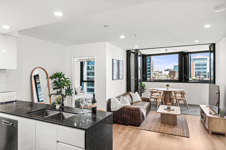 Class & Comfort In The Valley - Brisbane