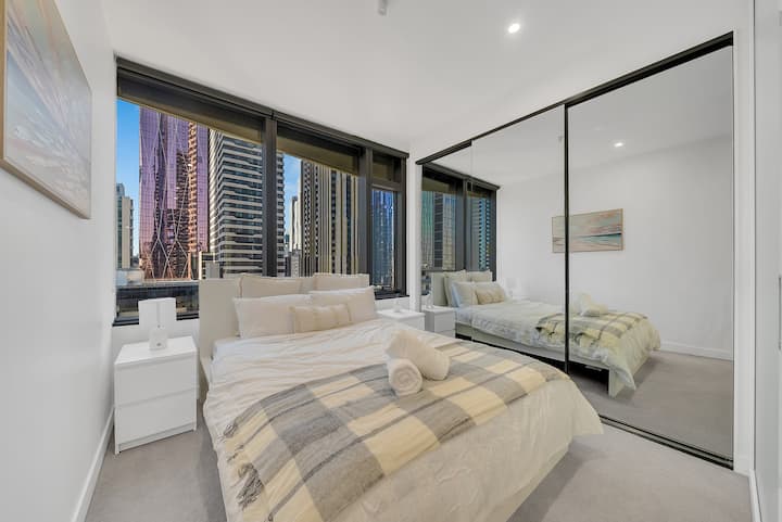 Central Cbd Location | Pool & Gym | 2b2b - Melbourne