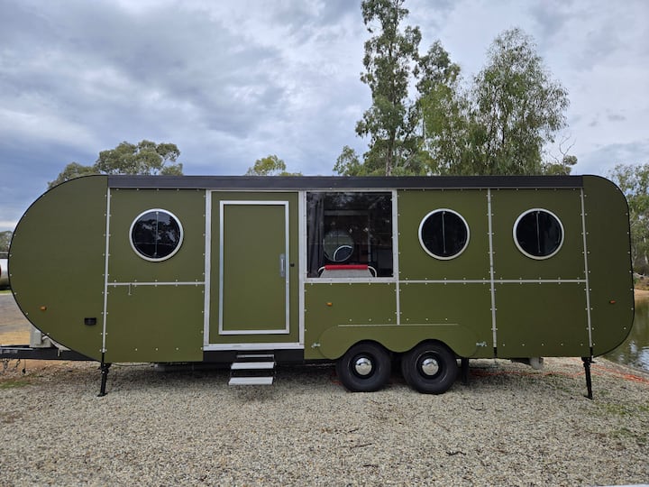 Retro Caravan, Bathroom (Hv5) - Stawell