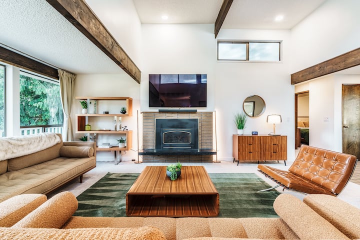 24. Duo Villa: 2 Kitchens/living, St Level Br Bath - Federal Way, WA