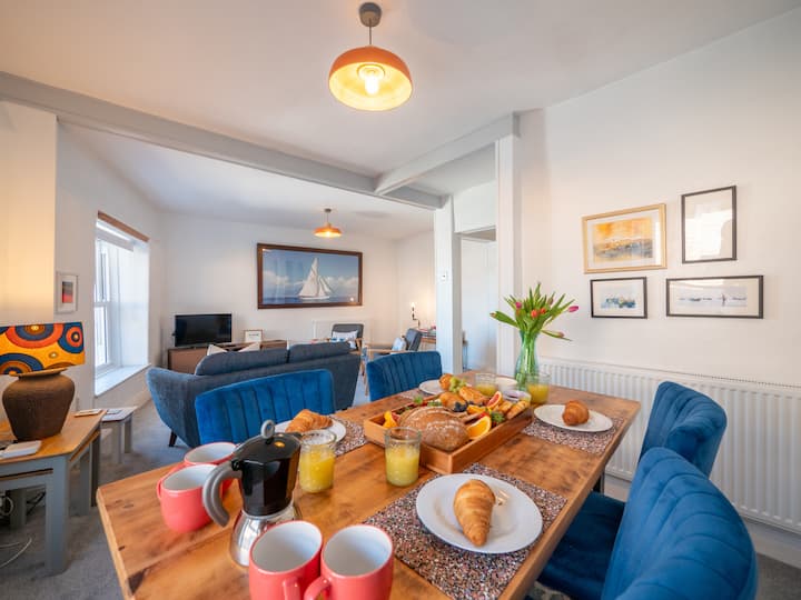 Elegant Coastal Charm, Dartmouth - Dartmouth