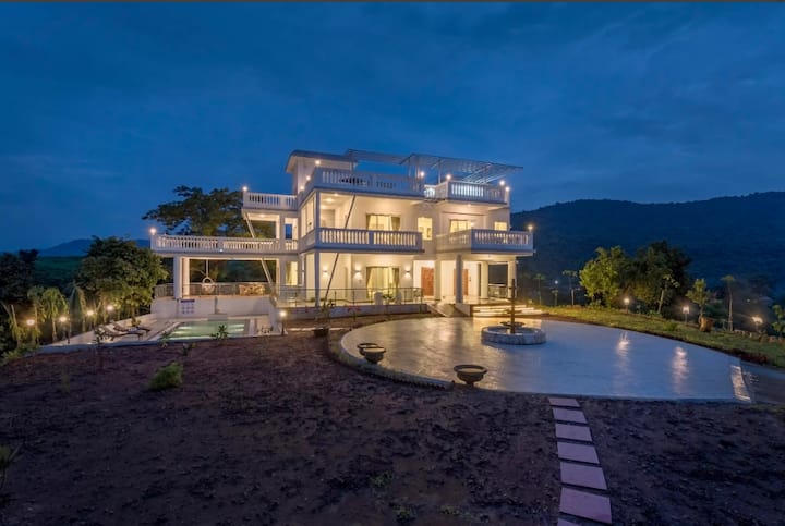 10-acre Luxury Pool Villa W/ Turf & Amphitheatre - Pen