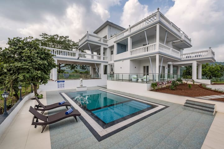 Ivory Mansion  4 Bedroom Villa - Pen