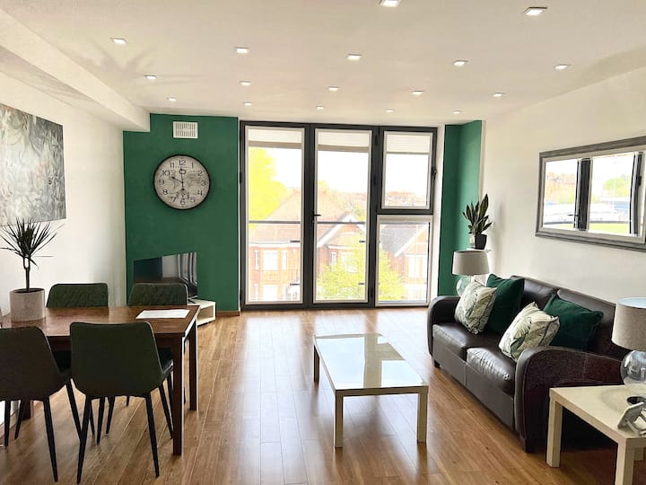 Castle - 2bed/2bath - Free Parking - Bedford